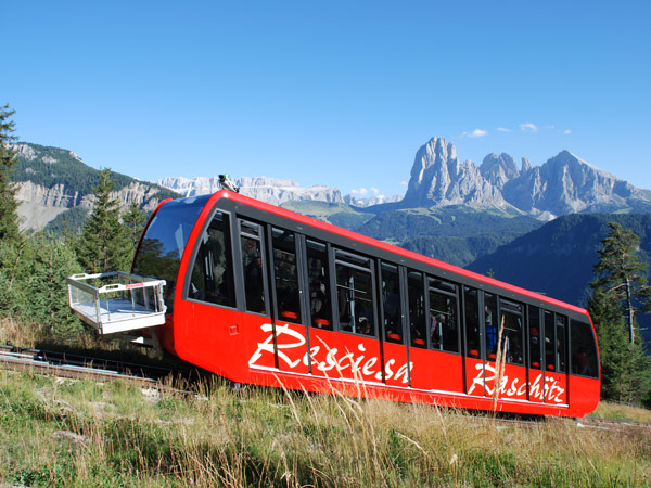 Lifts and lift facilities in Val Gardena - summer and winter holiday